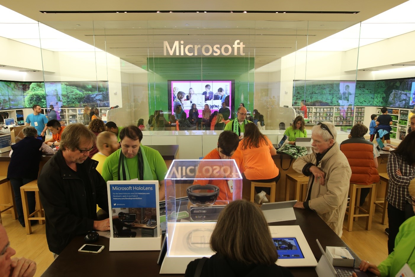 Microsoft Reimagines Their Store Locations | LATF USA